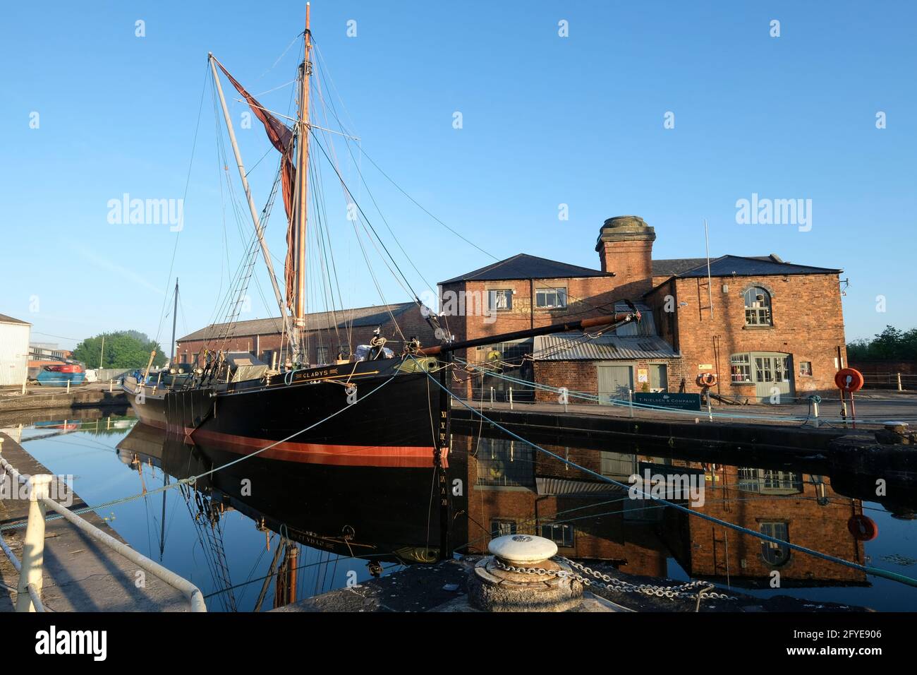 Sailing barge Gladys in Gloucester Docks Stock Photo - Alamy