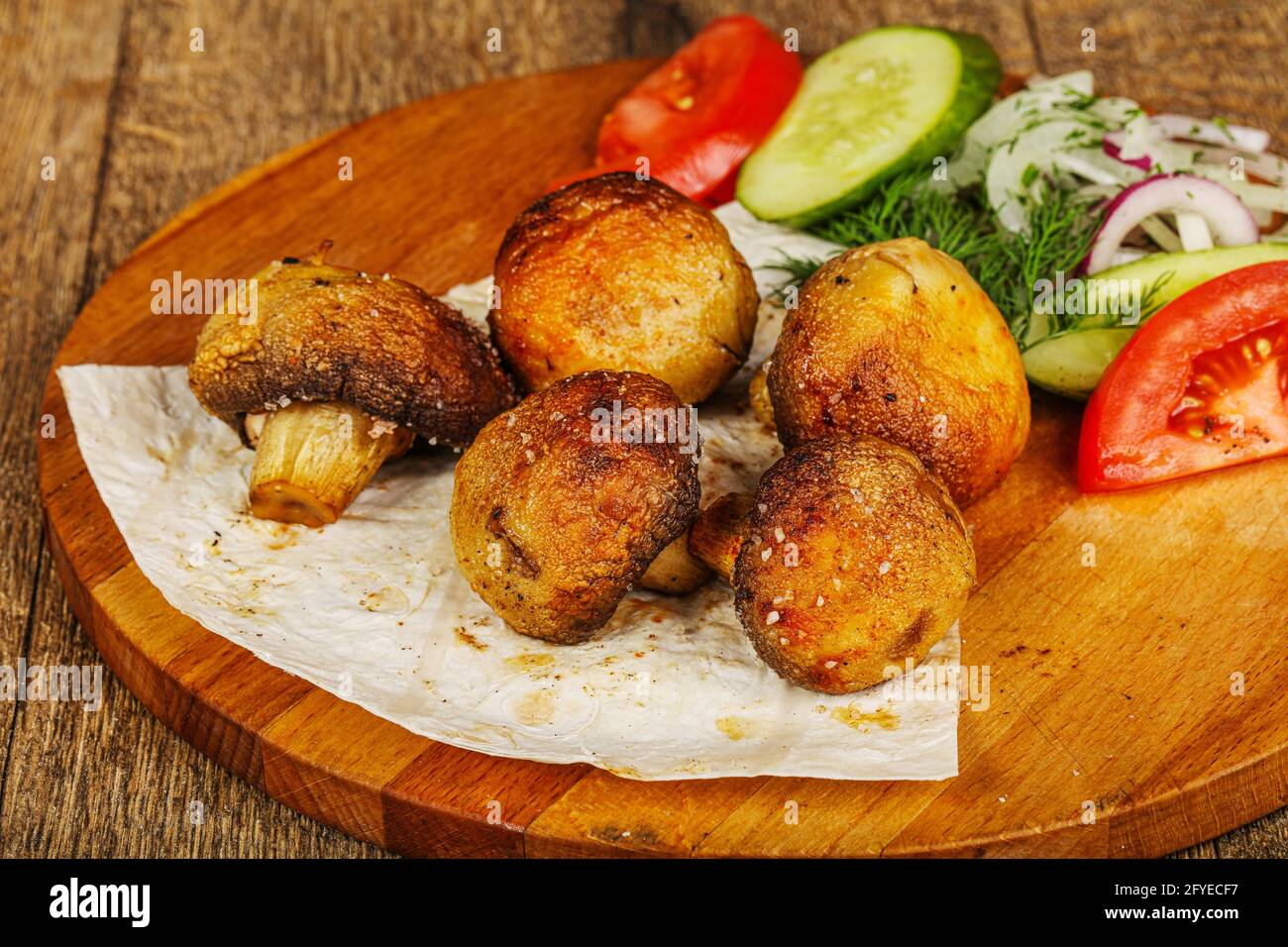 Grilled champignon with fresh vegetables and onion Stock Photo - Alamy