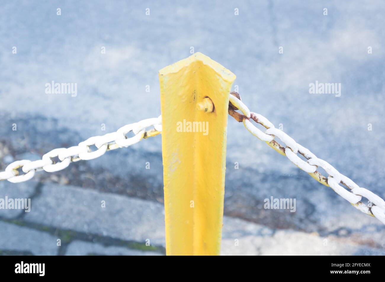 Pole and chain by a street Stock Photo - Alamy