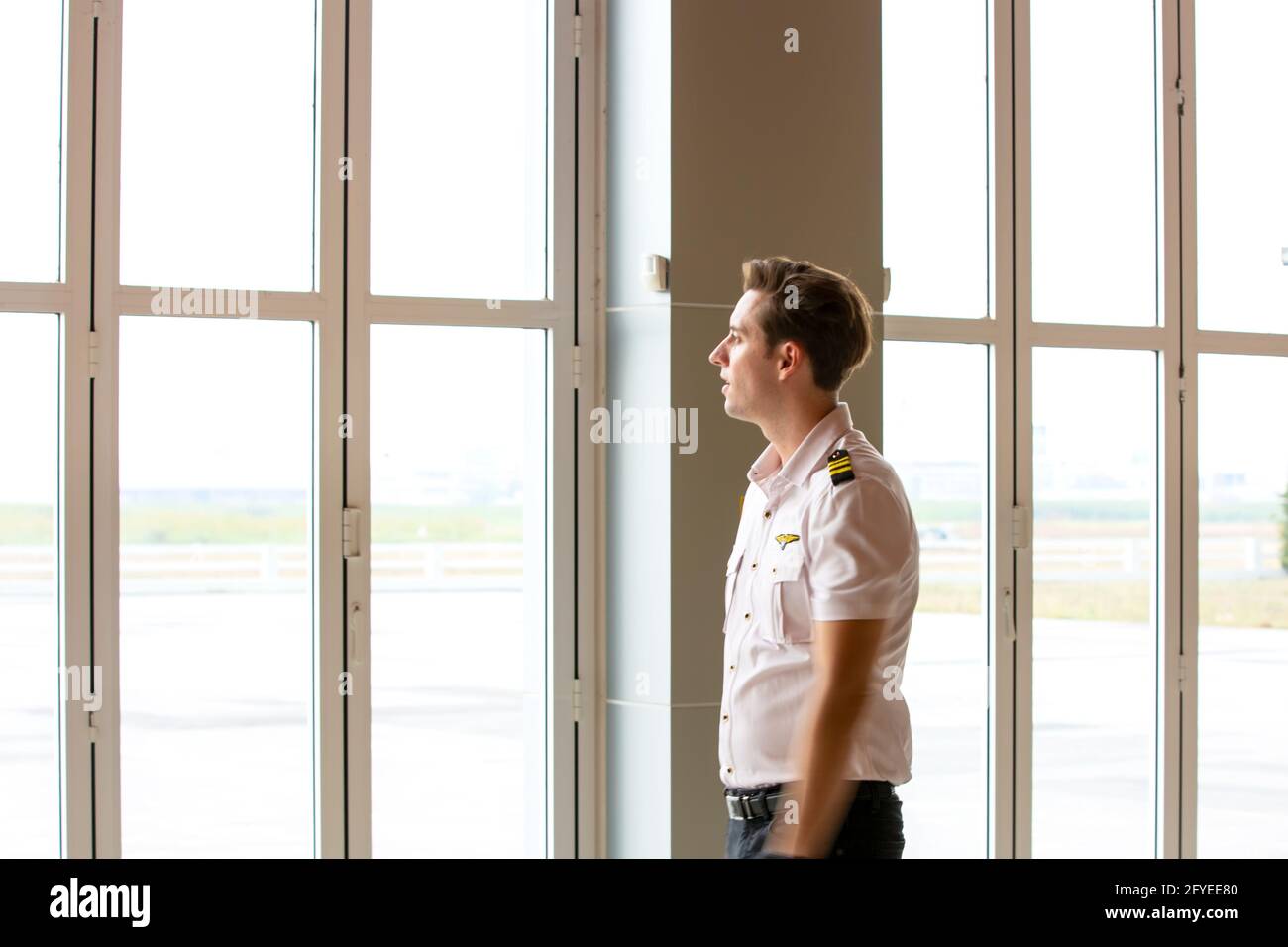 Pilot cockpit outside hi-res stock photography and images - Alamy