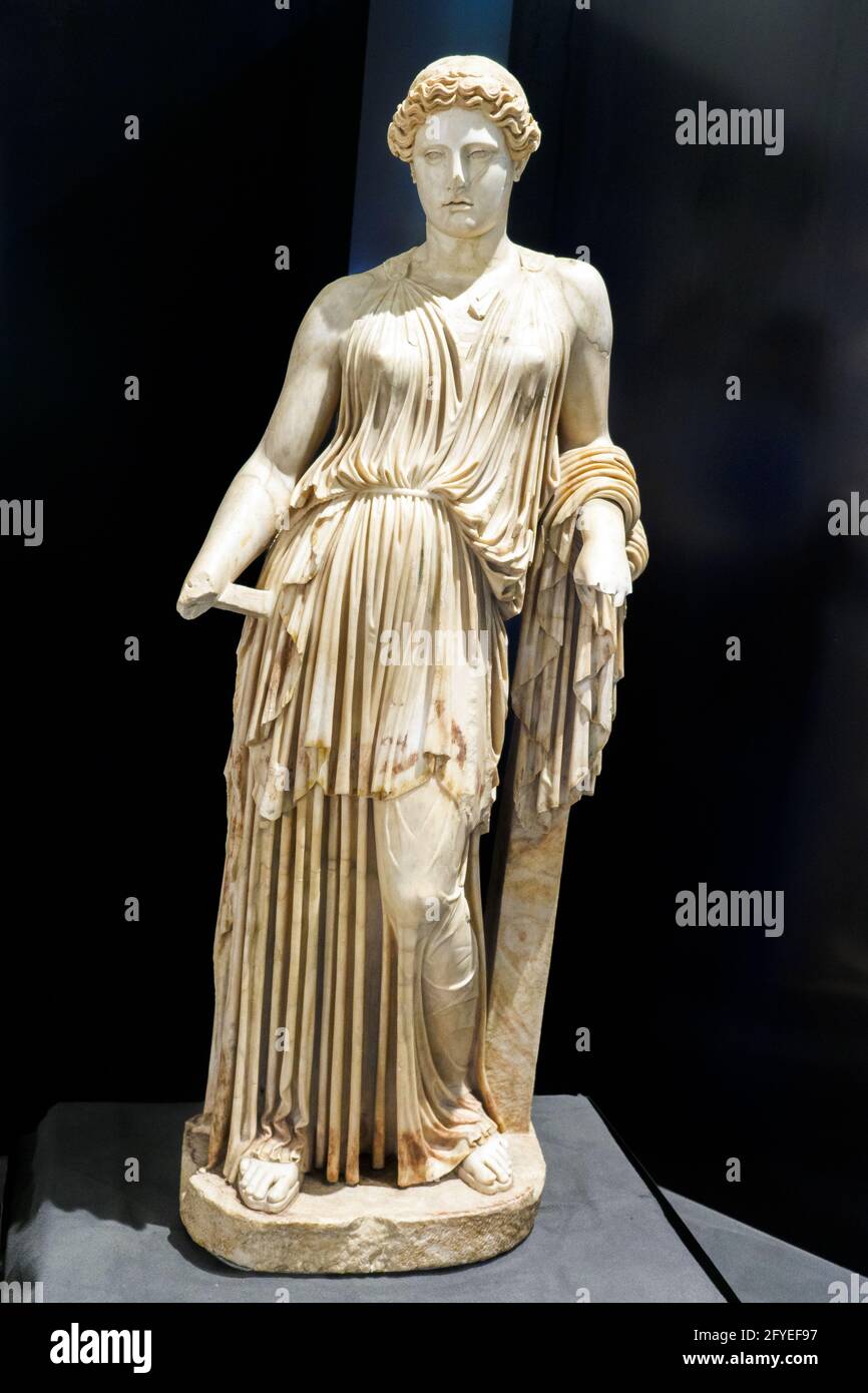 Goddess demeter hi-res stock photography and images - Alamy