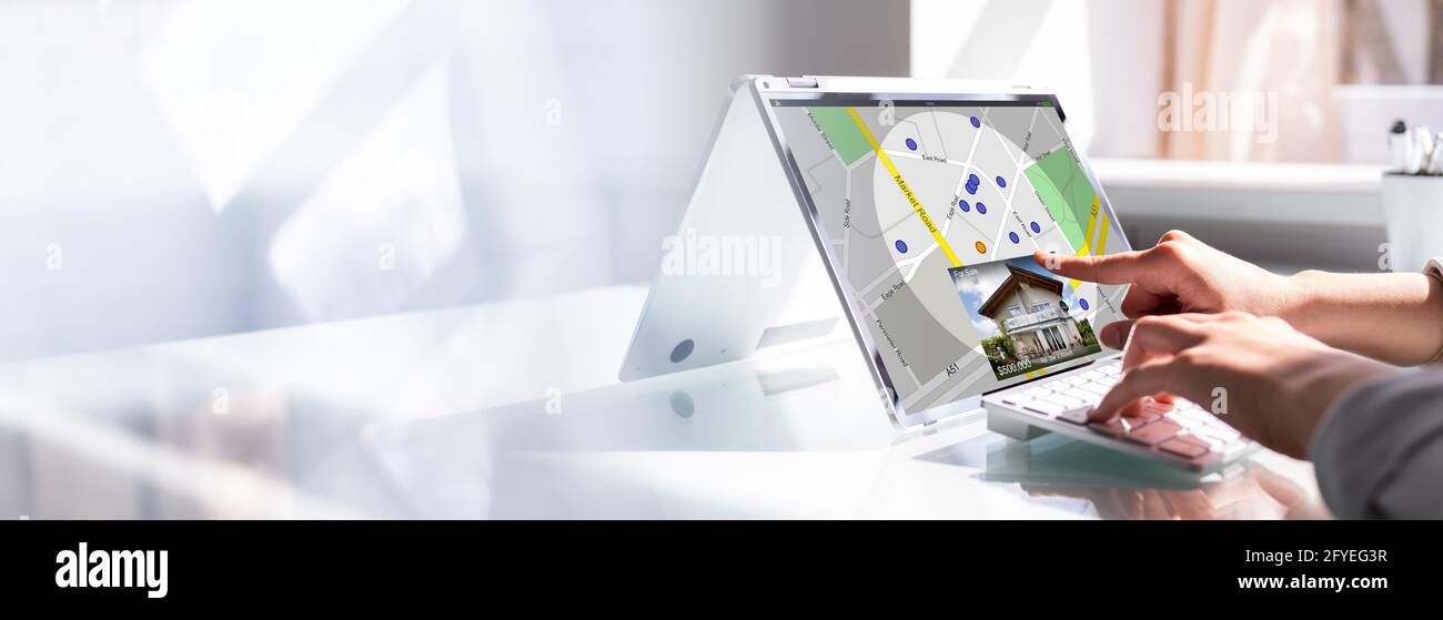 Laptop online screen hi-res stock photography and images - Alamy