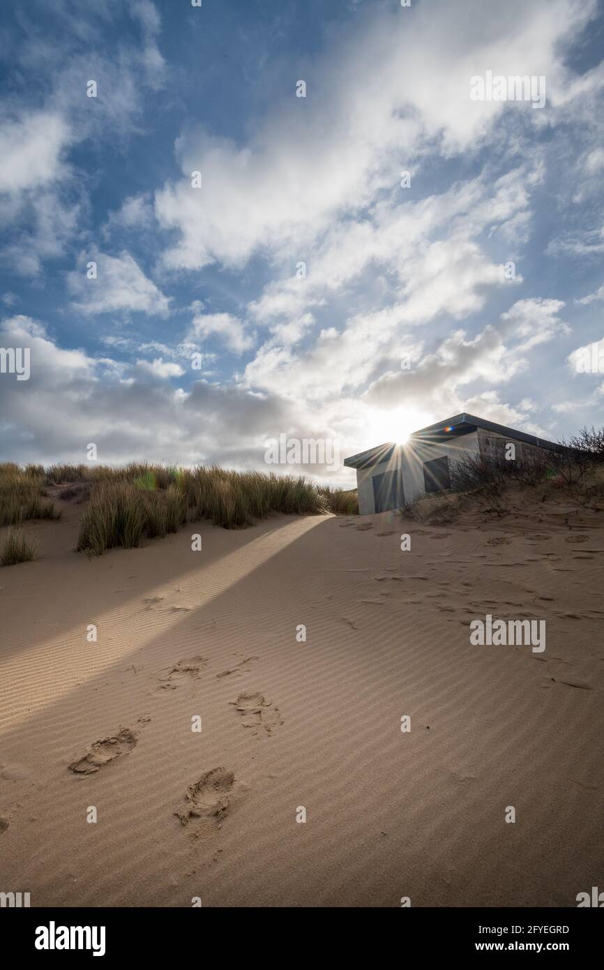 Cabin on beach hi-res stock photography and images - Alamy