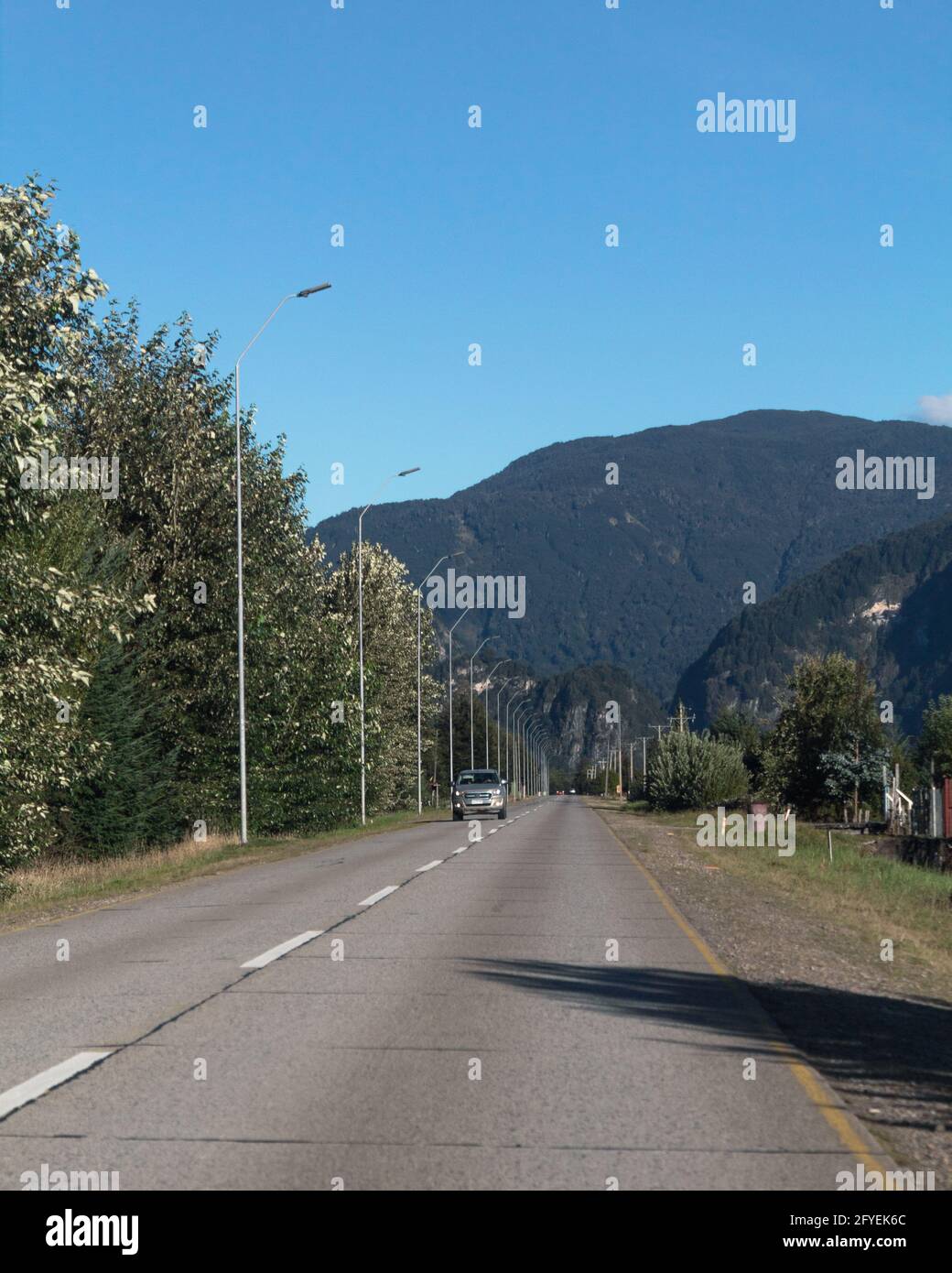 Two sided road hi-res stock photography and images - Alamy