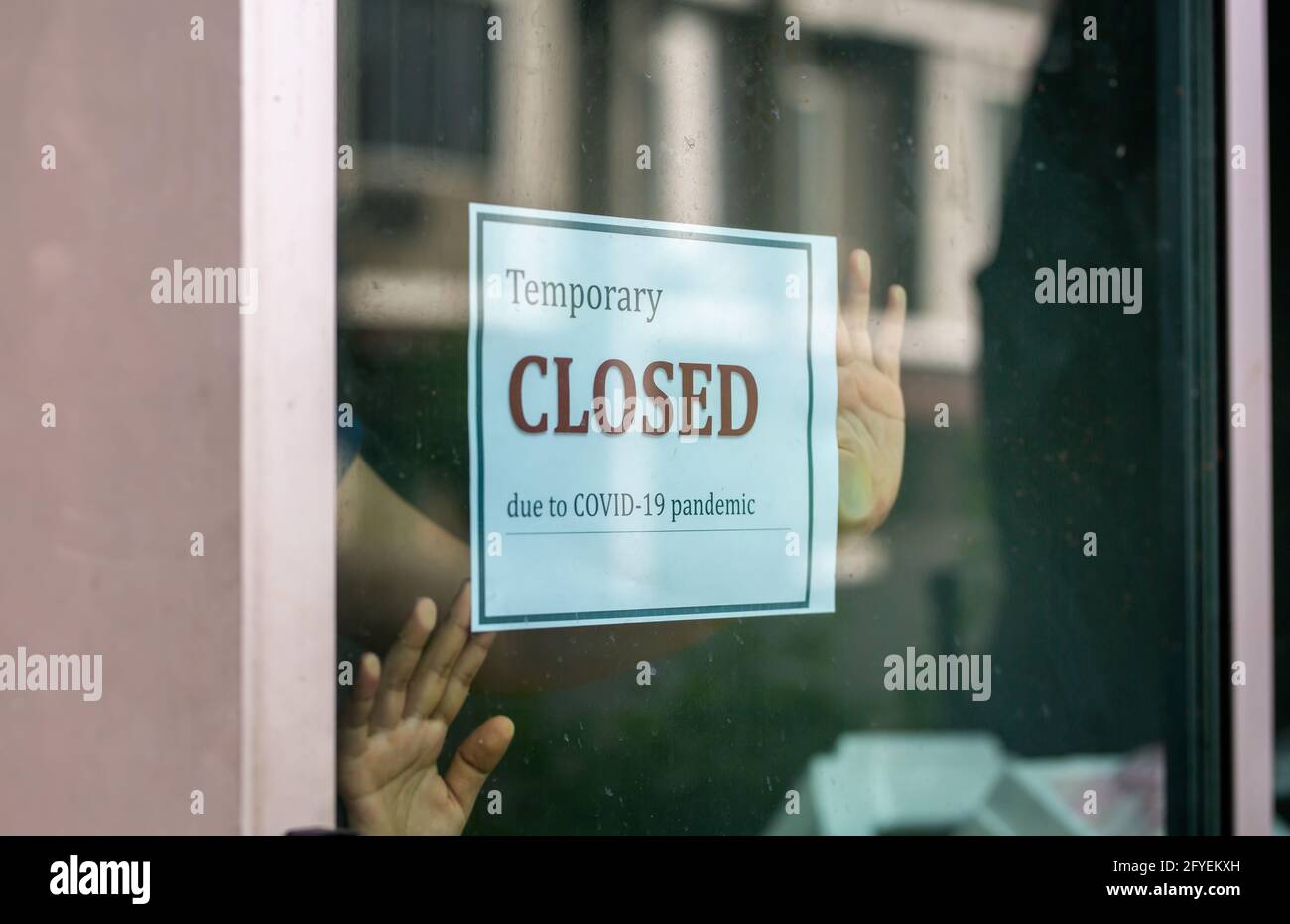 Closed businesses for COVID-19 pandemic outbreak, closure sign on ...