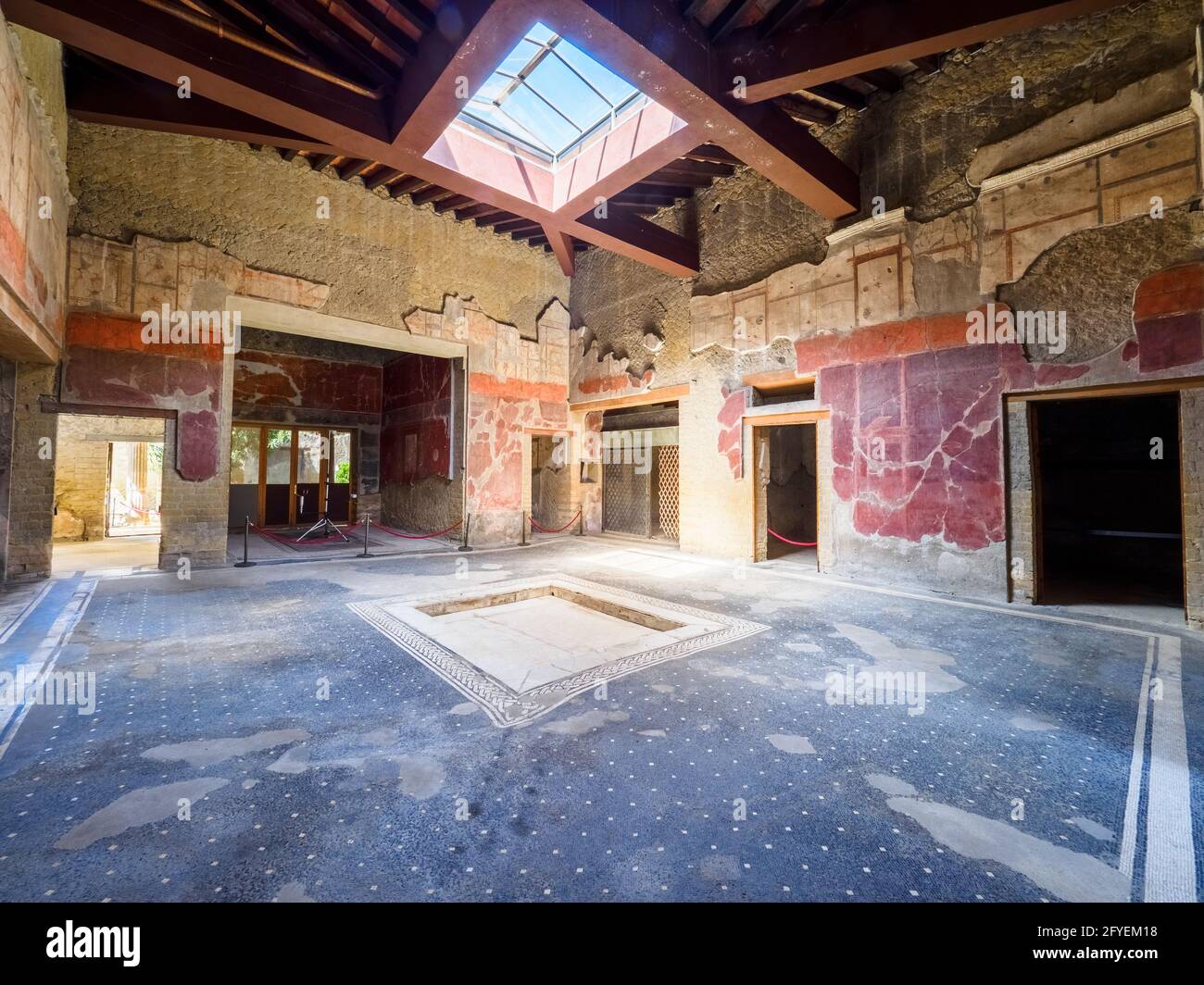 Roman atrium style hi-res stock photography and images - Alamy