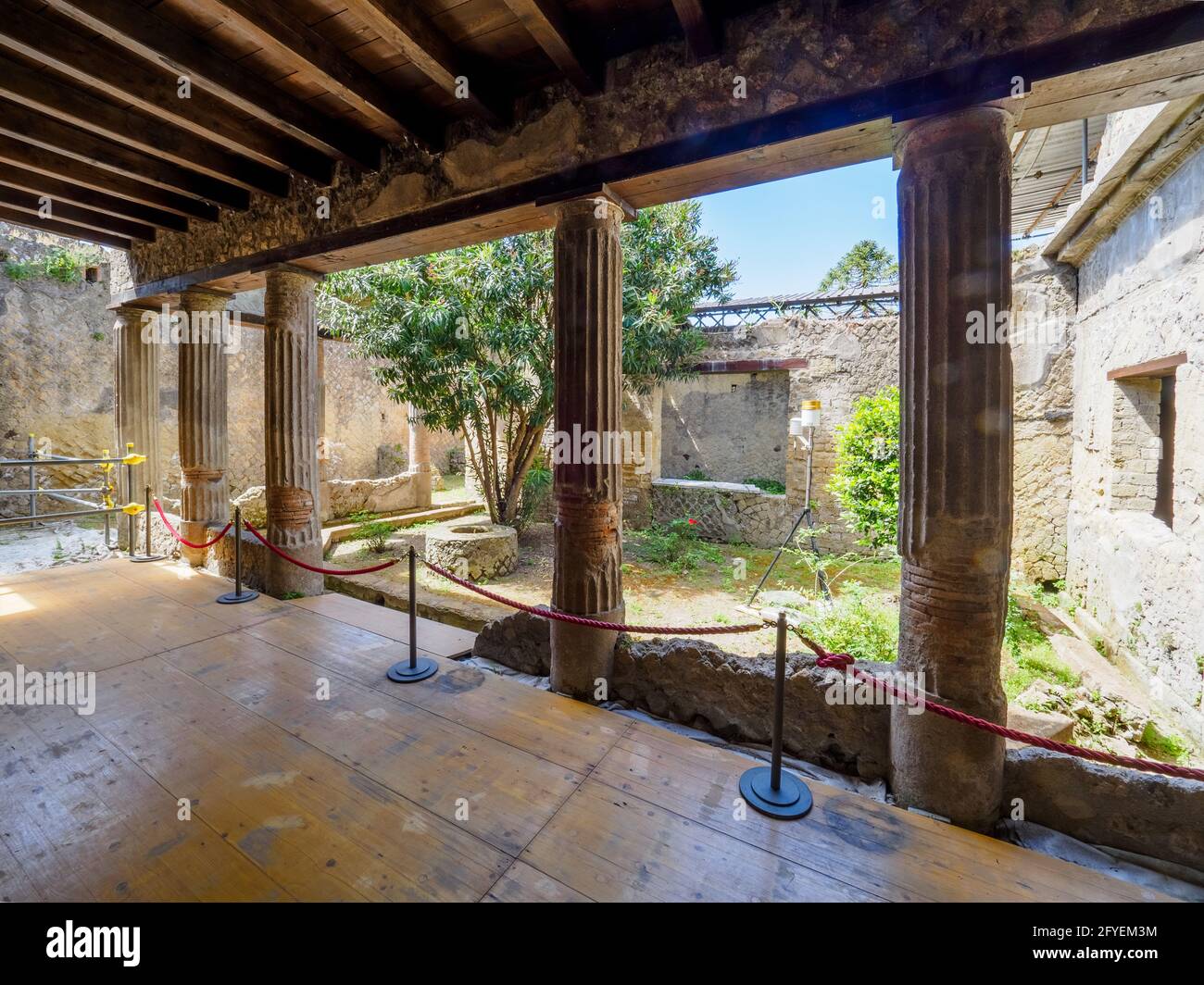 Peristyle garden hi-res stock photography and images - Alamy