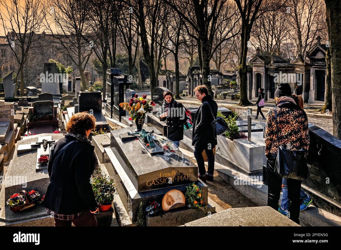 édith piaf’s tomb pere lachaise hi-res stock photography and images - Alamy