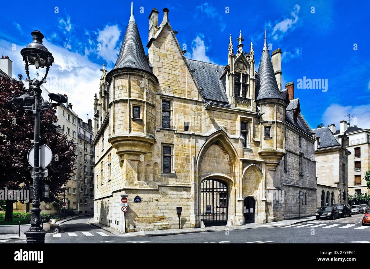 Sens paris hi-res stock photography and images - Alamy