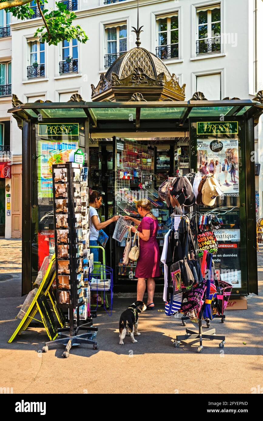 Newsstand france hi-res stock photography and images - Alamy
