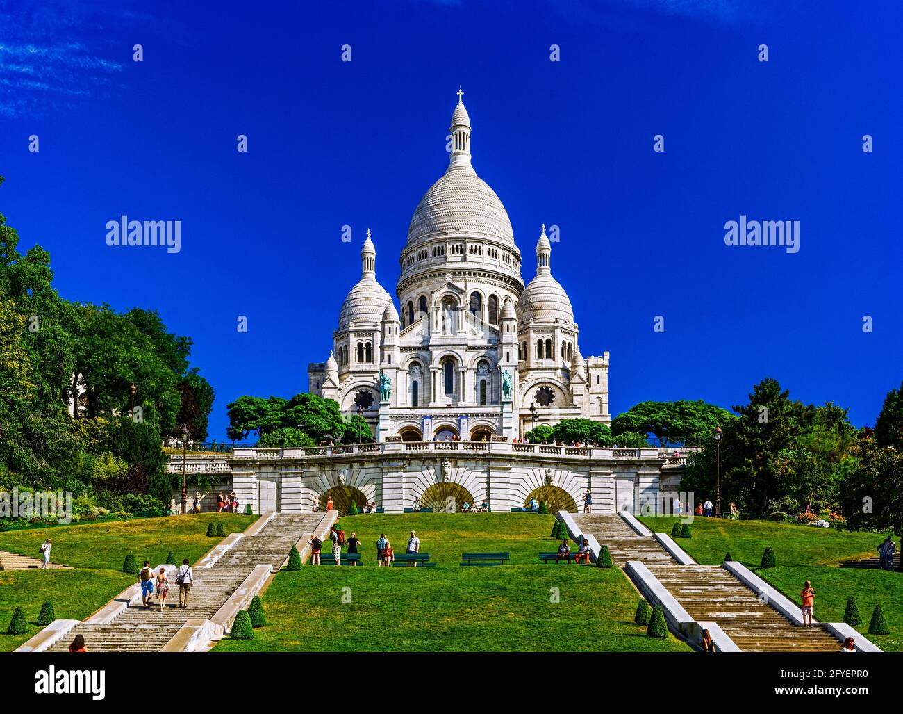 FRANCE. PARIS (75). SACRE-COEUR BASILICA AND SQUARE WILLETTE IN ...