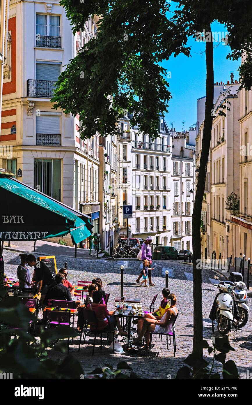 Paris corner cafe montmartre hi-res stock photography and images - Alamy