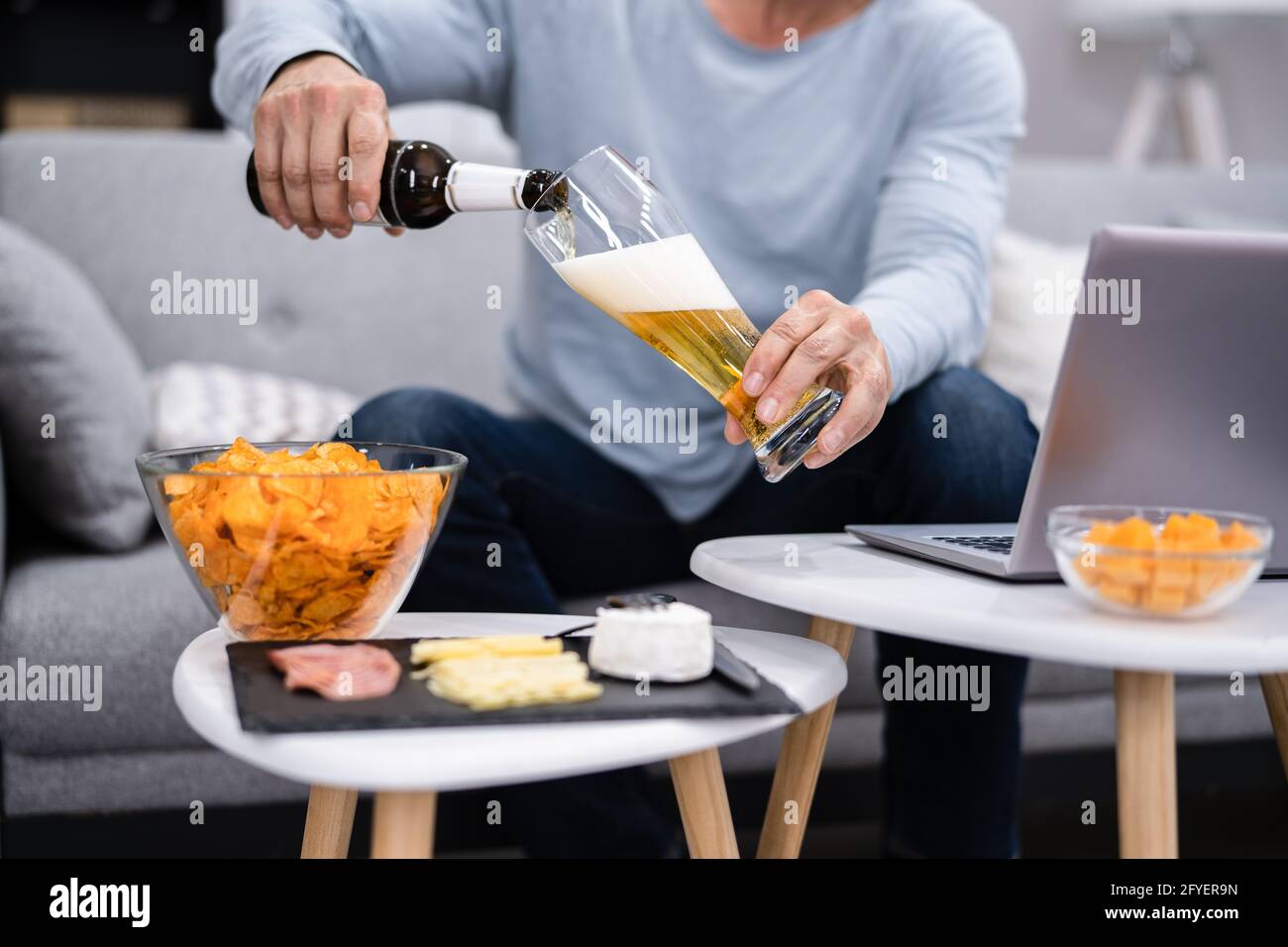 Virtual Online Beer Drinking Event And Video Conference Stock Photo - Alamy