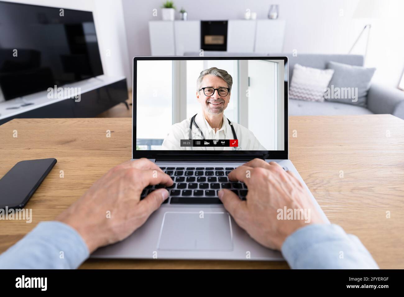 Online doctor hi-res stock photography and images - Alamy