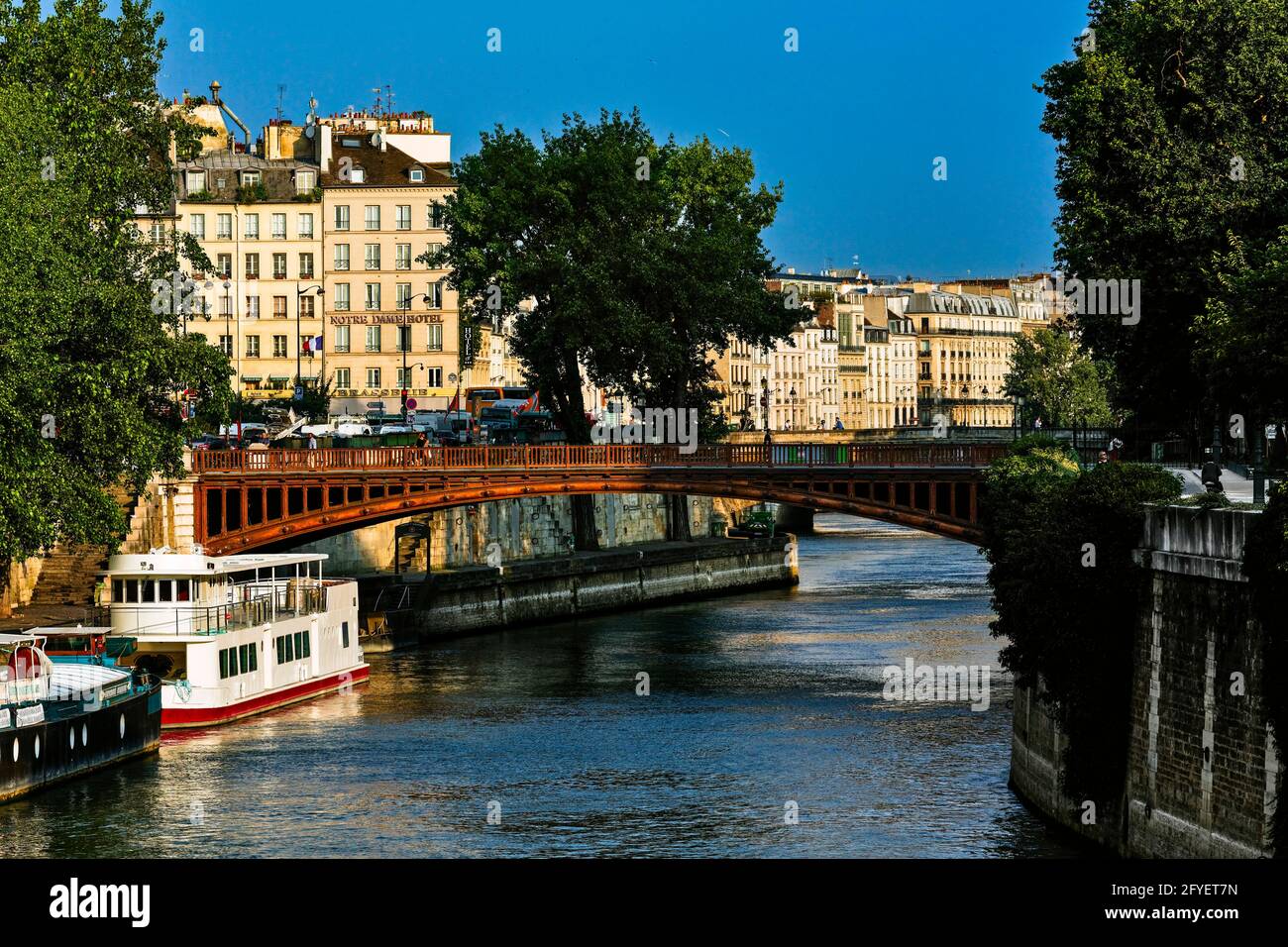 FRANCE. PARIS (75). MONTEBELLO BANKS AND SAINT MICHEL. THE DOUBLE ...