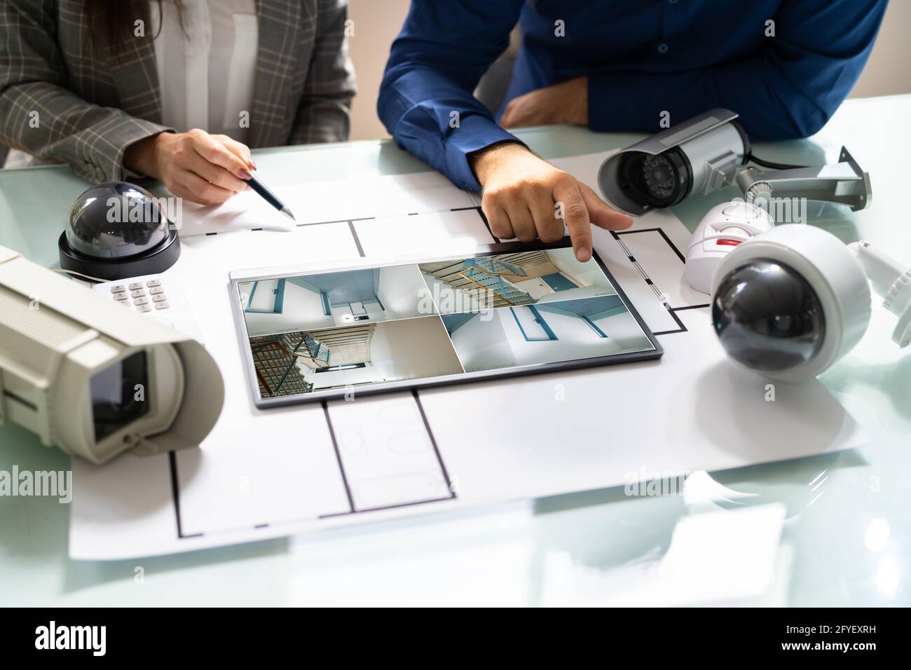 Cctv watching people hi-res stock photography and images - Alamy