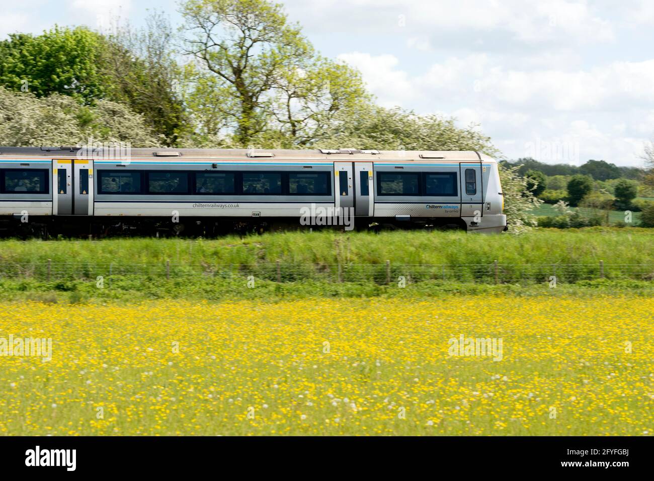 A Chiltern Railways class 168 diesel train, near King`s Sutton ...