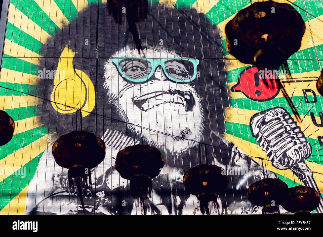 Dubai street graffiti hi-res stock photography and images - Alamy