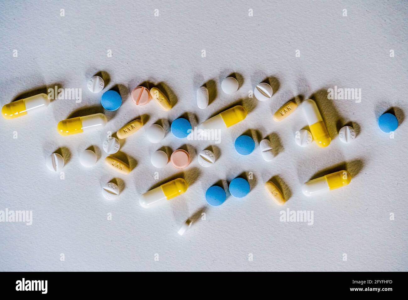 Capsules and tablets Stock Photo - Alamy
