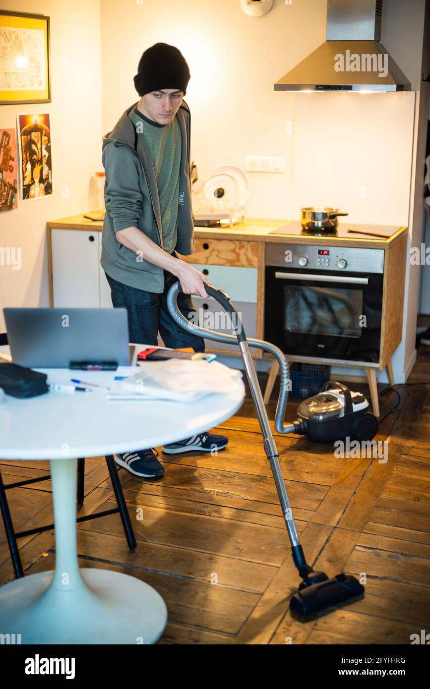 Man vacuuming hi-res stock photography and images - Alamy