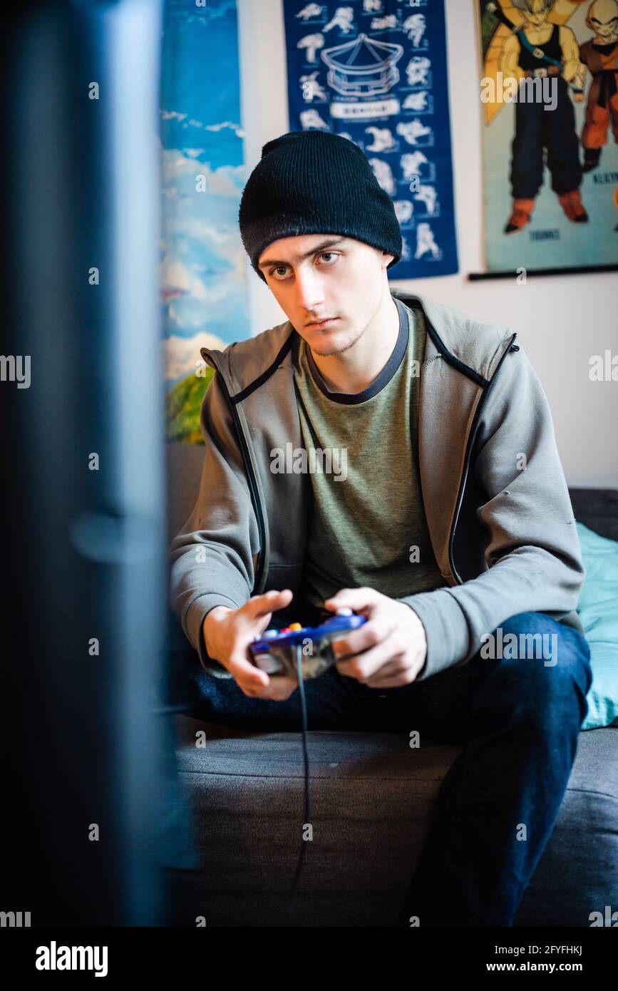 Man playing a video game hi-res stock photography and images - Alamy