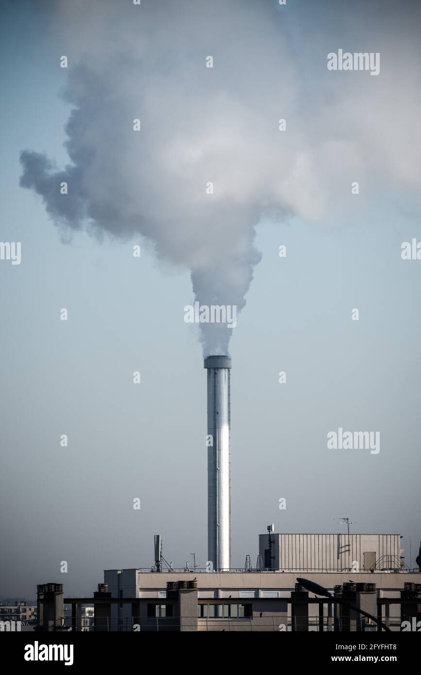 Smoke rising from chimneys hi-res stock photography and images - Alamy