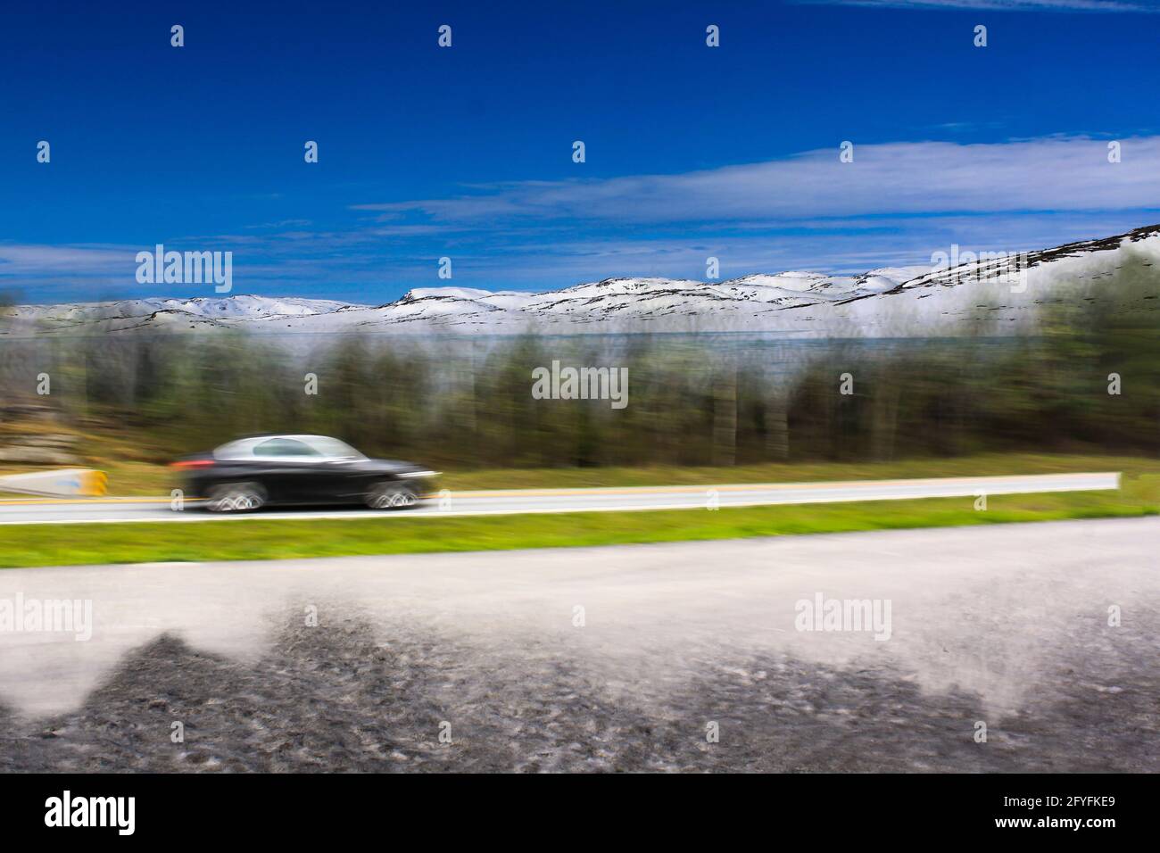 Fast moving car hi-res stock photography and images - Alamy