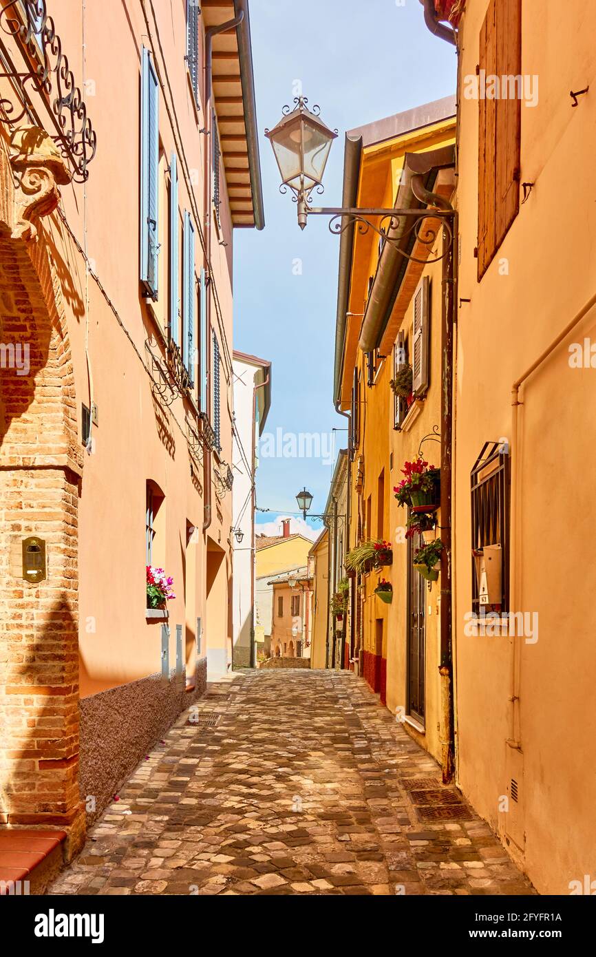 Old italian street hi-res stock photography and images - Alamy