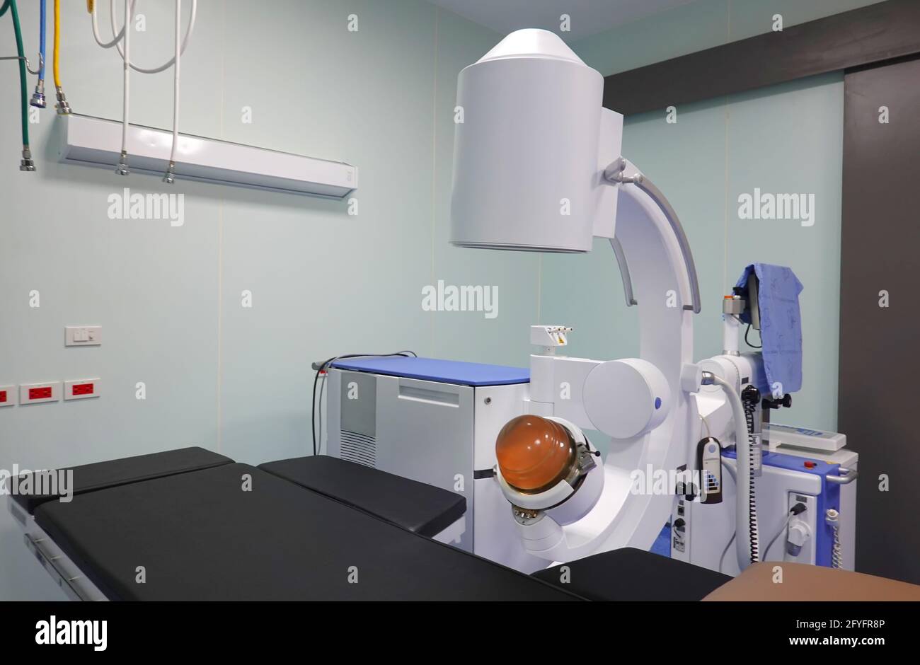 mri scanner in hospital Stock Photo - Alamy