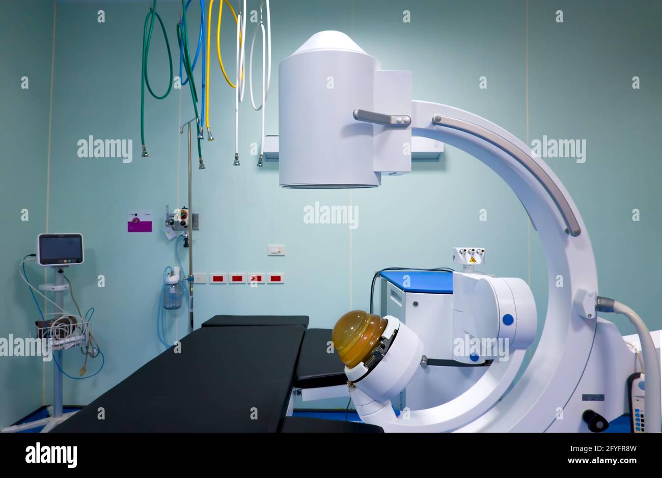 mri scanner in hospital Stock Photo - Alamy