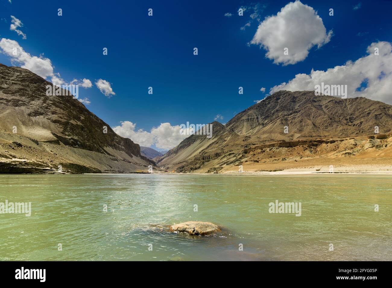 Scenic view of Confluence of Zanskar and Indus rivers - Leh, Ladakh ...