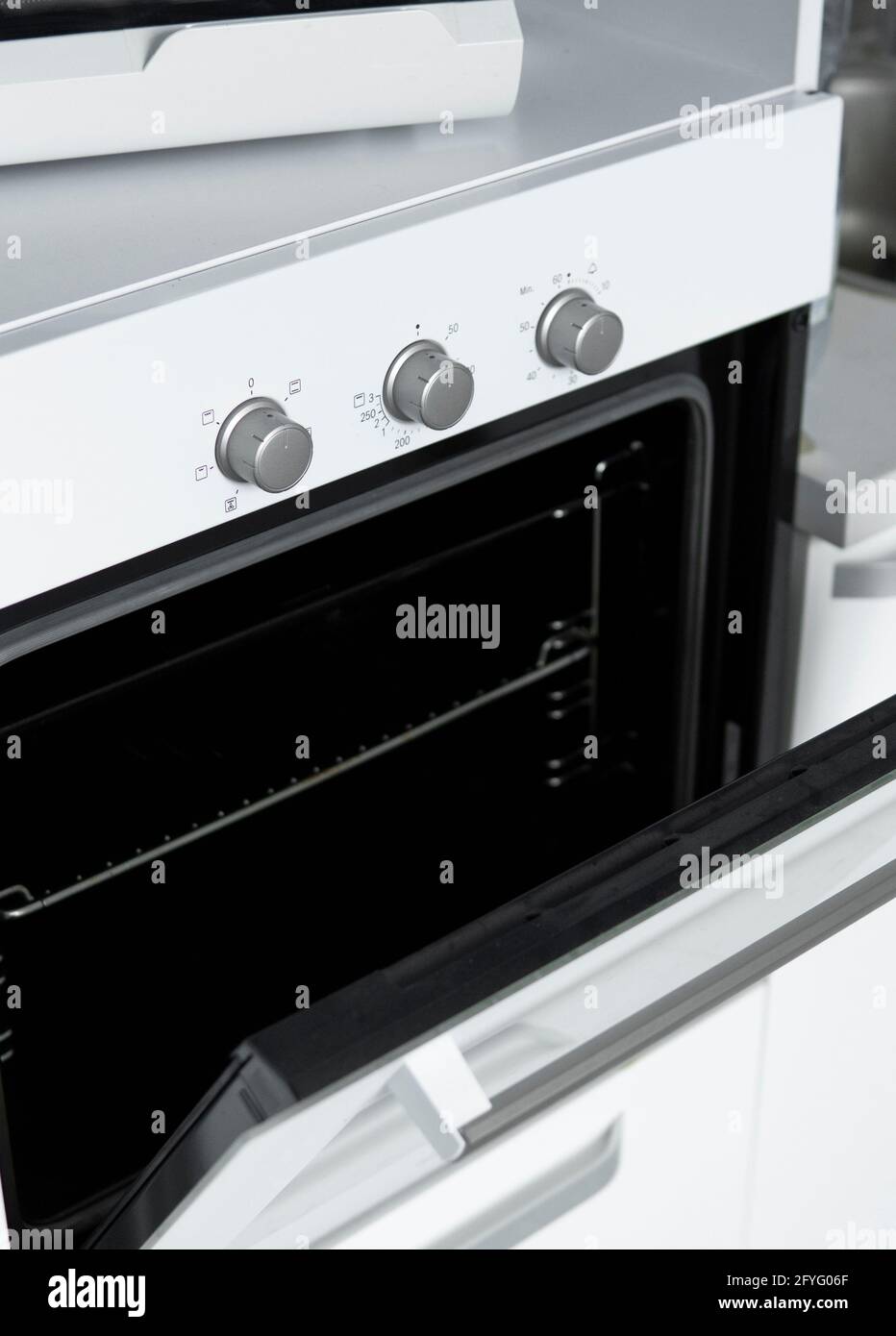 Range cooker door open hi-res stock photography and images - Alamy
