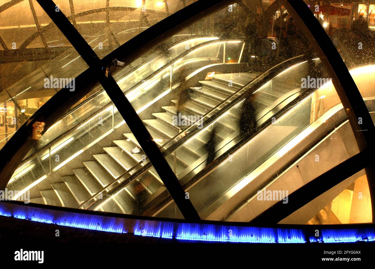 FRANCE. PARIS (75) METRO, STATION DE LA GARE SAINT-LAZARE, LIGNE 12 ...