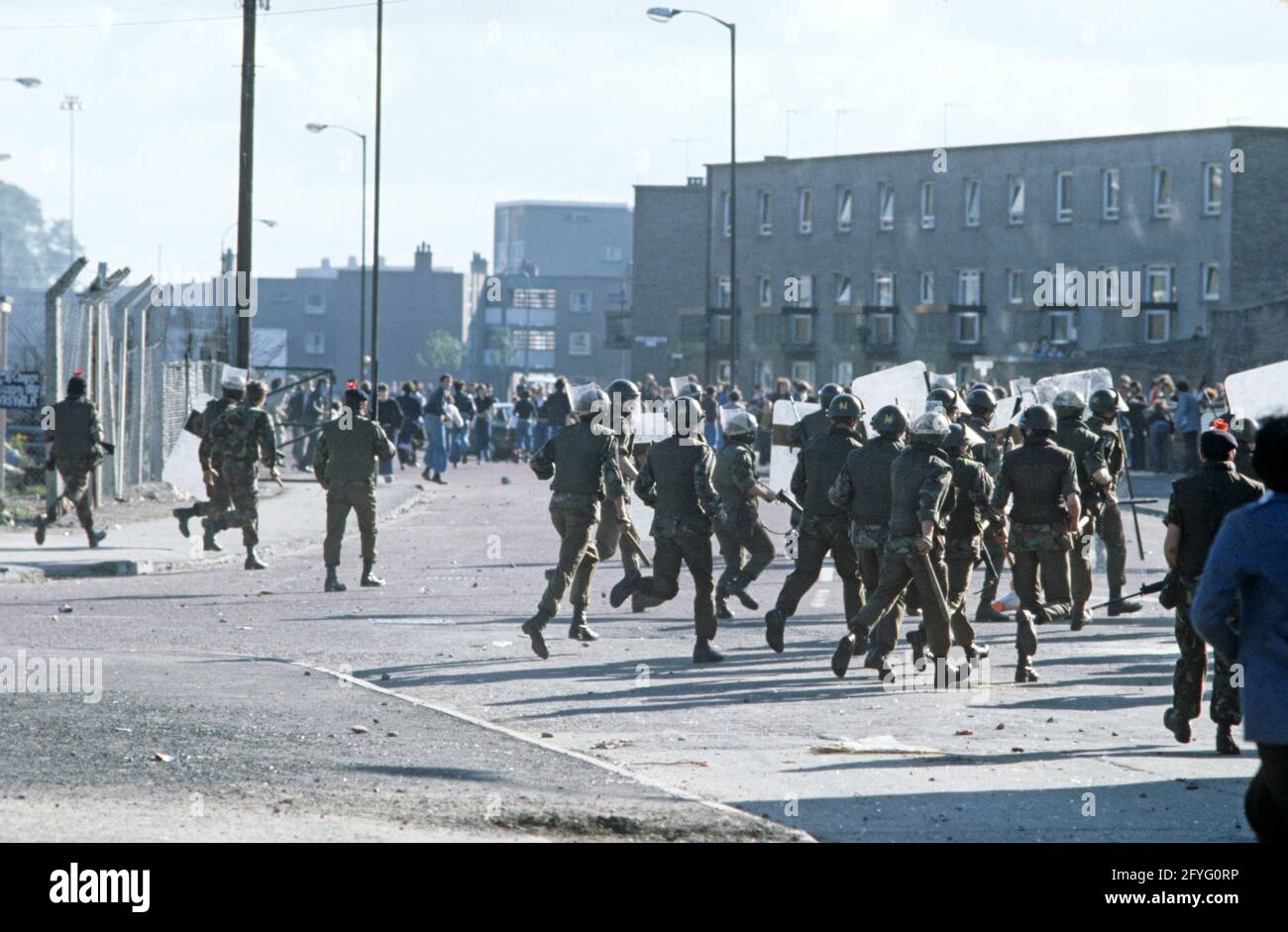 LONDONDERRY/DERRY, UNITED KINGDOM - AUGUST 1975. British Army ...