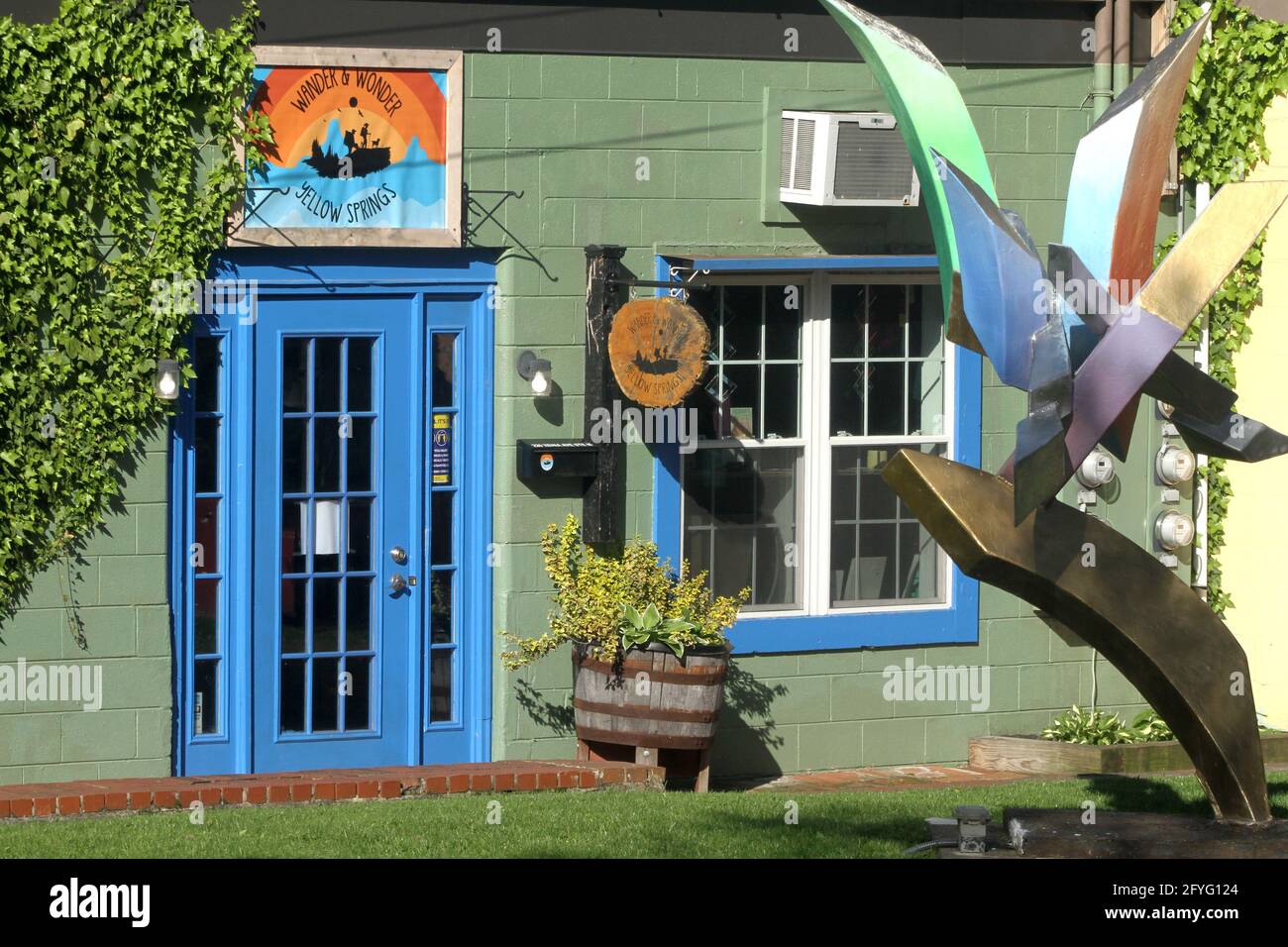 Yellow springs and ohio and sculpture hi-res stock photography and ...