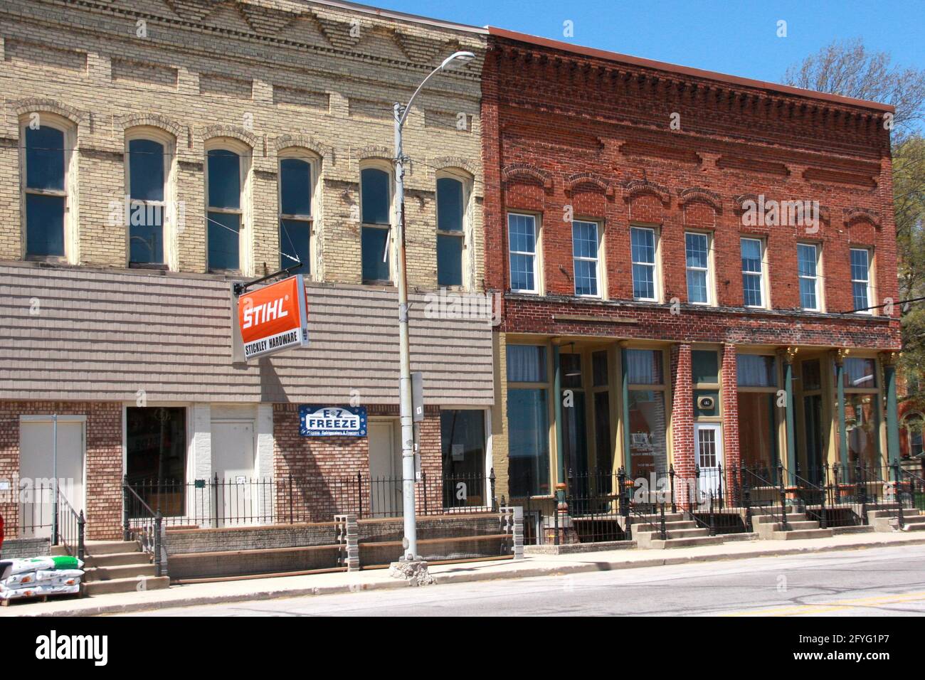 Two story brick buildings hi-res stock photography and images - Alamy