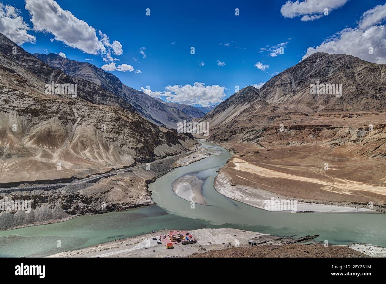 Scenic view of Confluence of Zanskar and Indus rivers - Leh, Ladakh ...