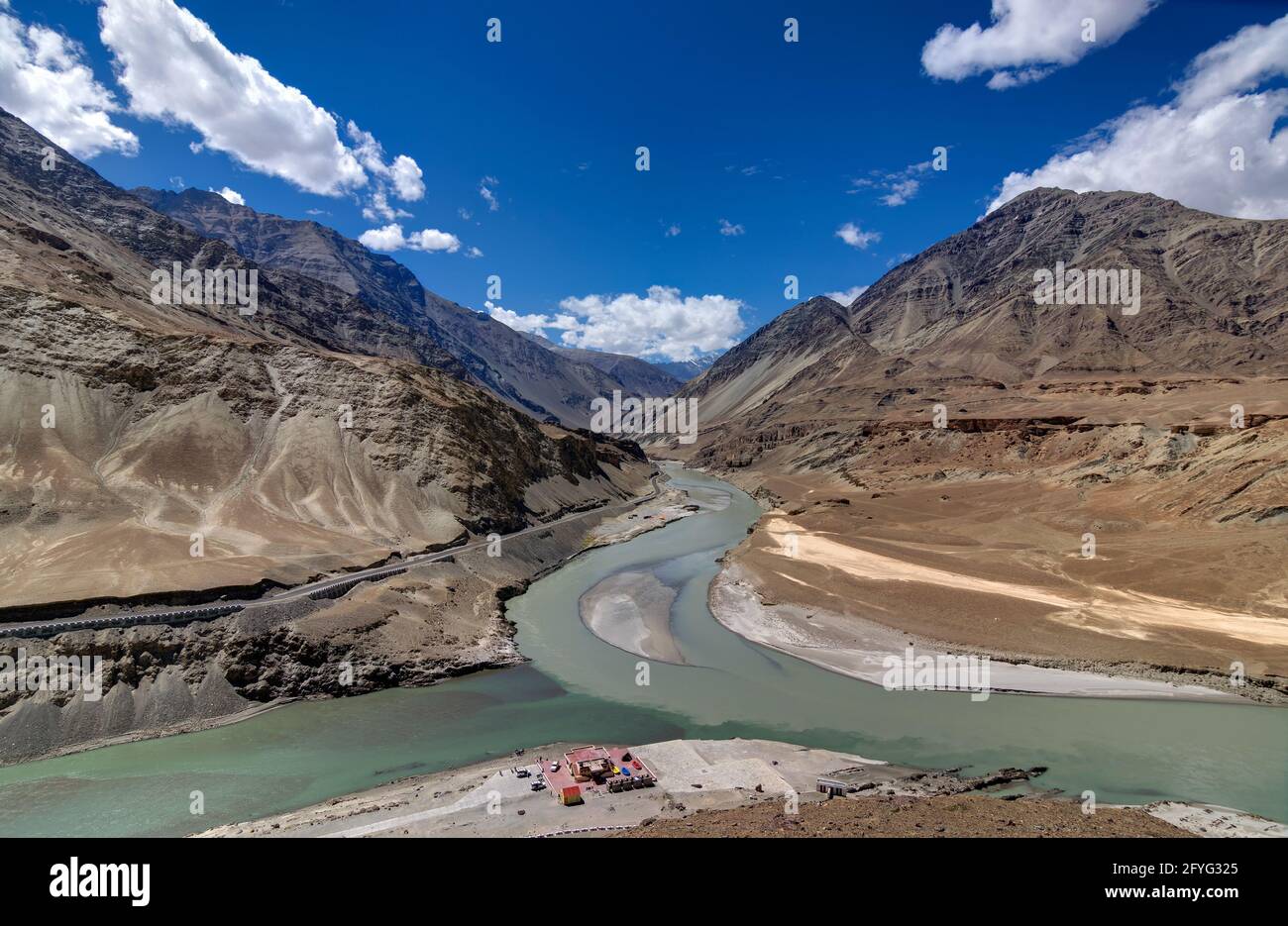Scenic view of Confluence of Zanskar river from left and Indus rivers ...