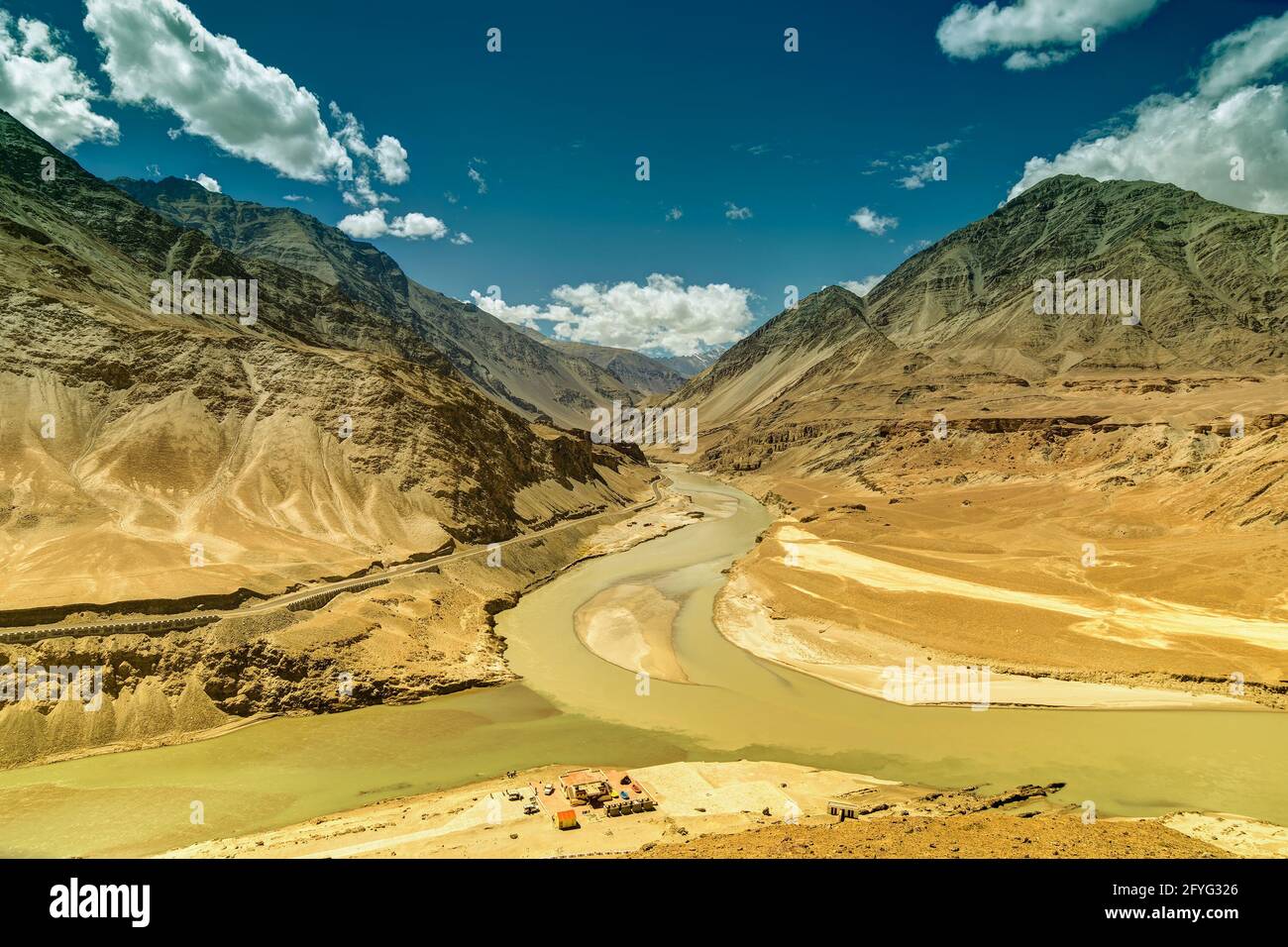 Scenic view of Confluence of Zanskar and Indus rivers - Leh, Ladakh ...