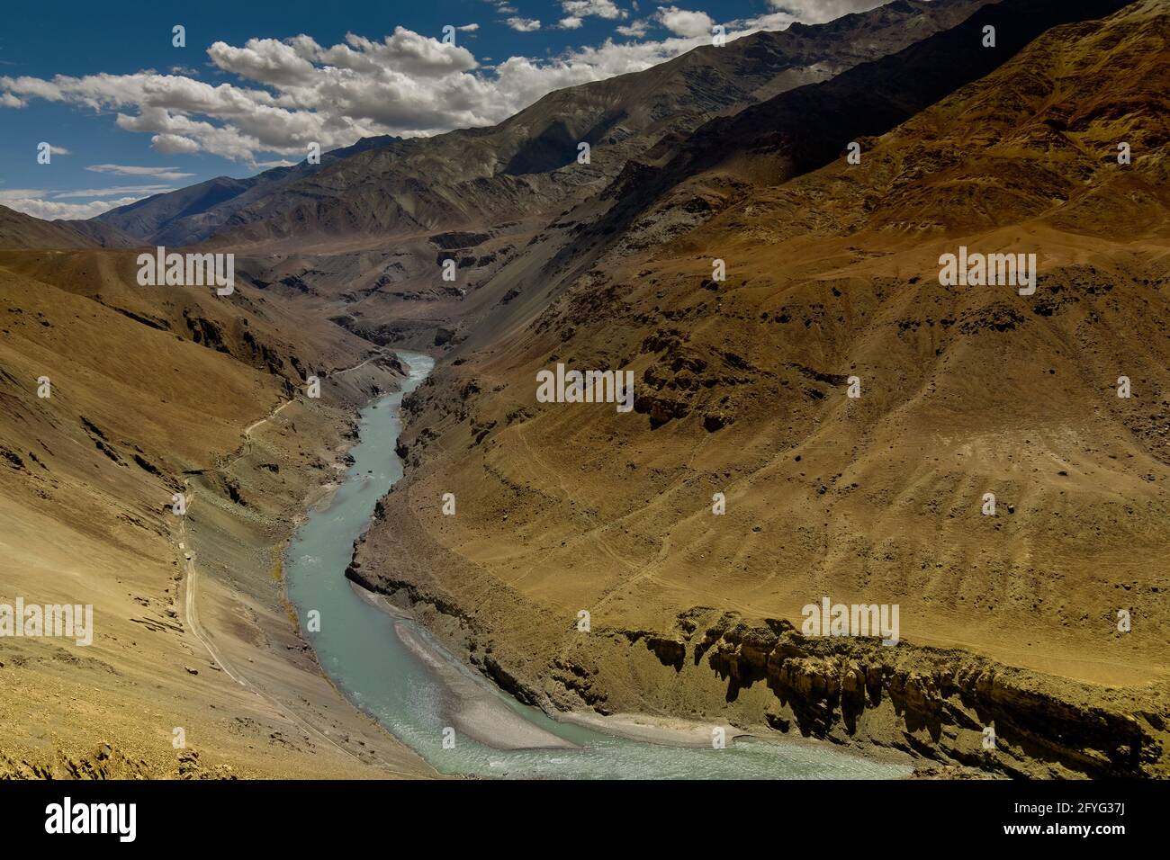 Himalayan river hi-res stock photography and images - Alamy