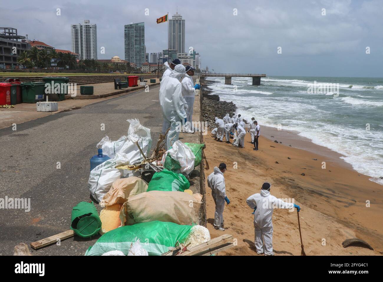 Container ship x press pearl hi-res stock photography and images - Alamy