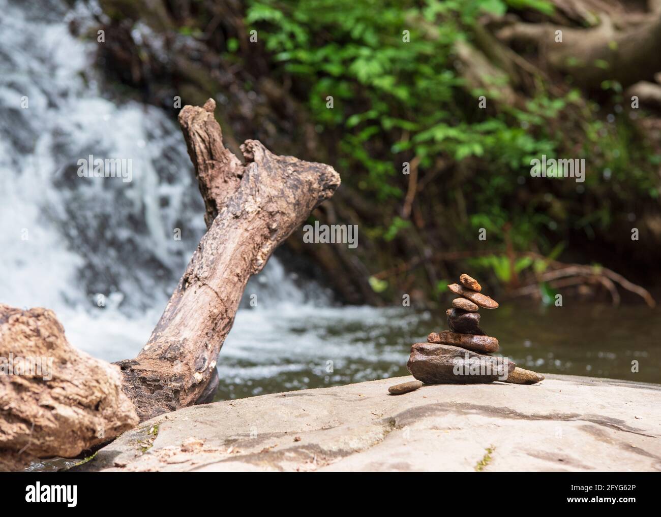 Artistic pebble stone stacked hi-res stock photography and images - Alamy