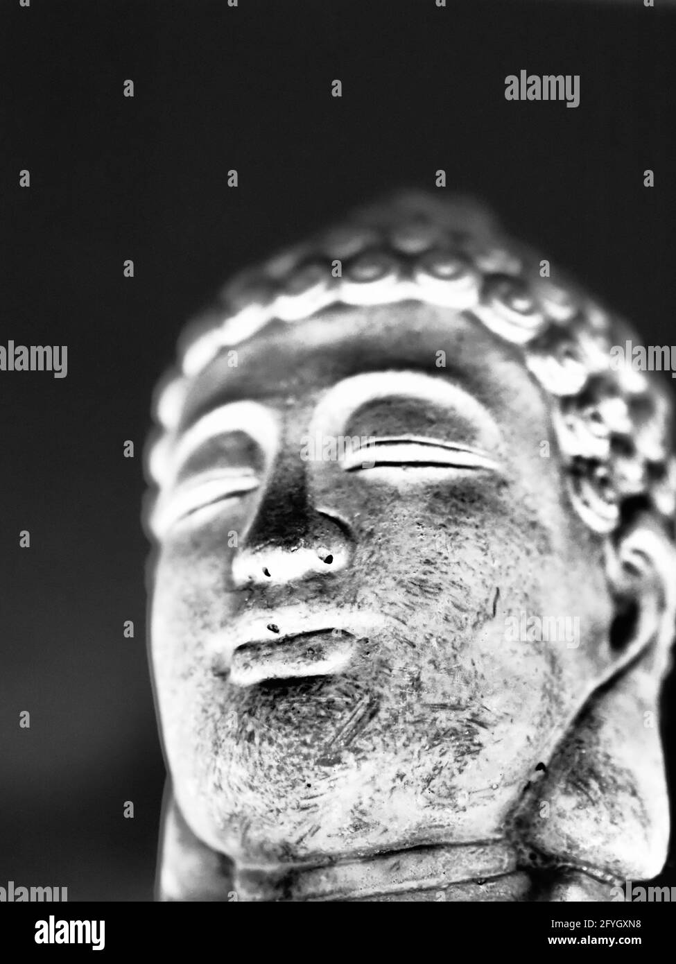 Buddha head sculpture Black and White Stock Photos & Images - Alamy