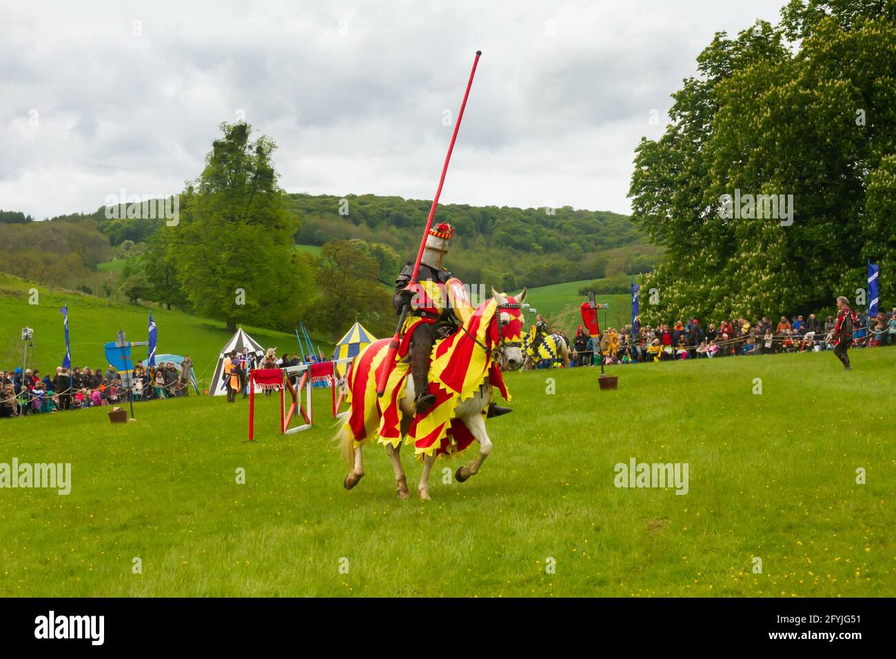 English knights hi-res stock photography and images - Alamy