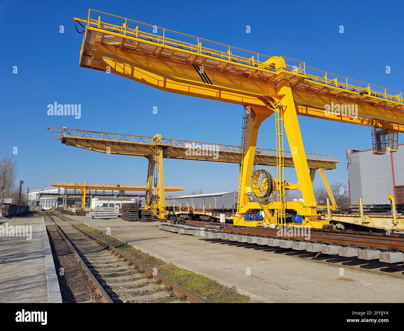 Overhead beam hi-res stock photography and images - Alamy