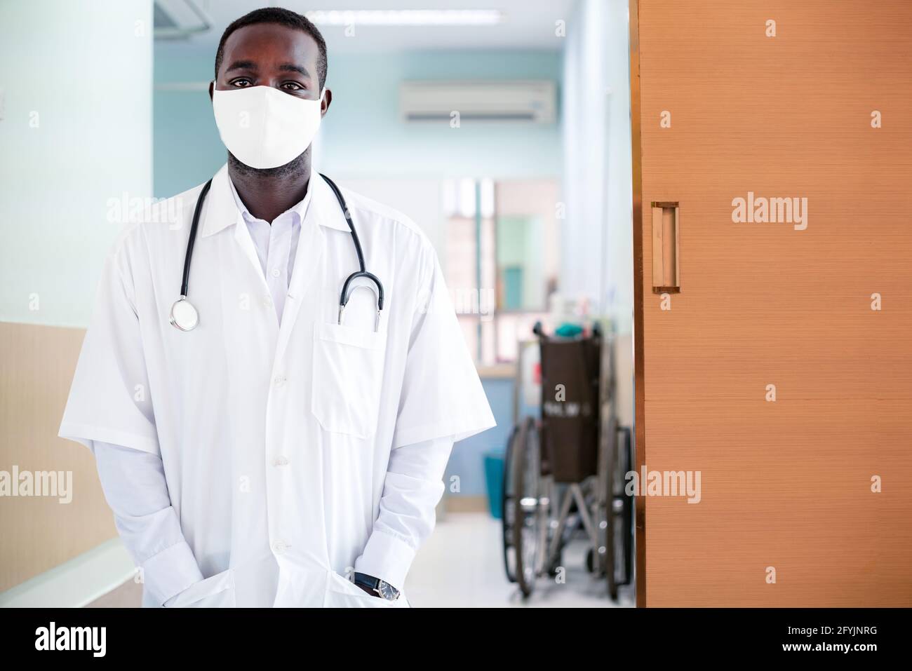 Lab face shield hi-res stock photography and images - Alamy