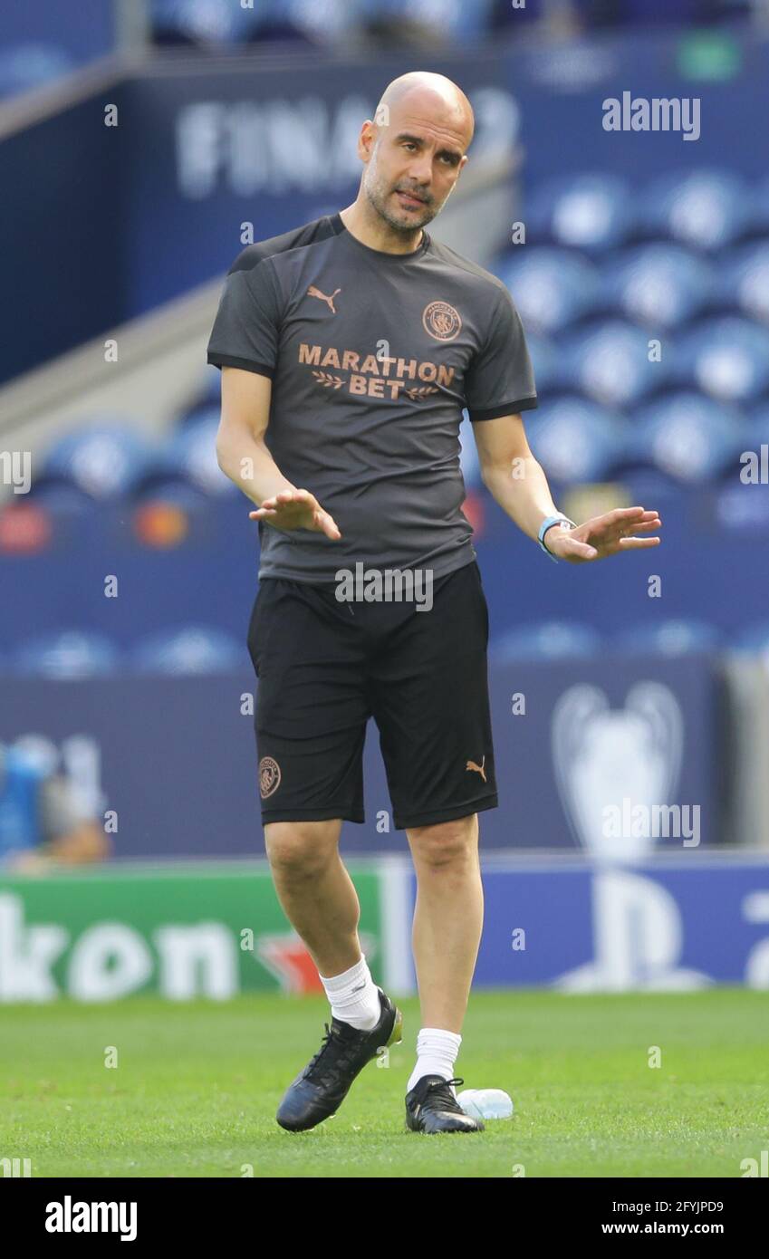 Manchester city pep guardiola training hi-res stock photography and ...