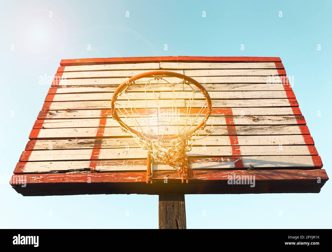 Basketball hoop vintage retro hi-res stock photography and images - Alamy