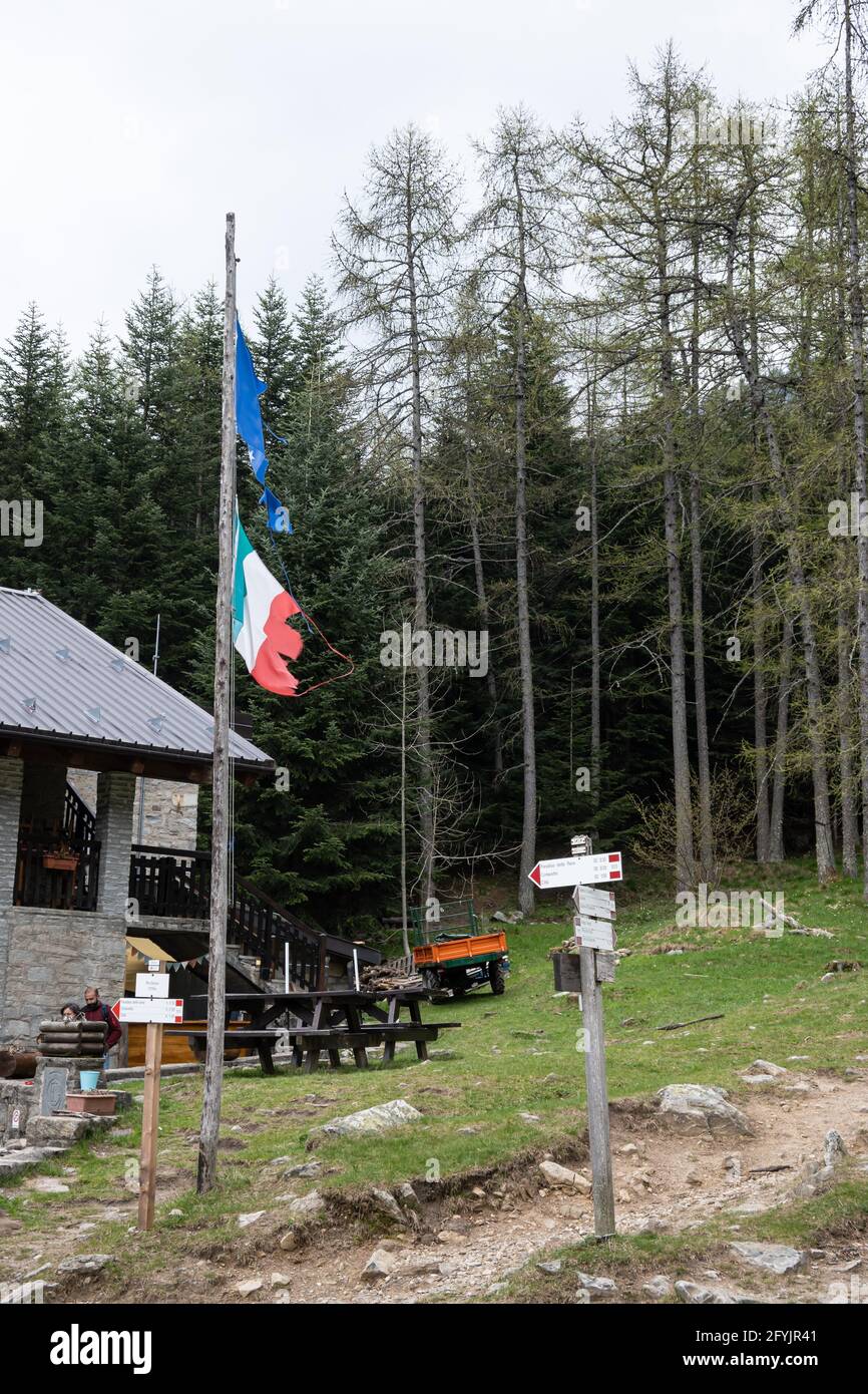 Hiking alps refuge hi-res stock photography and images - Alamy