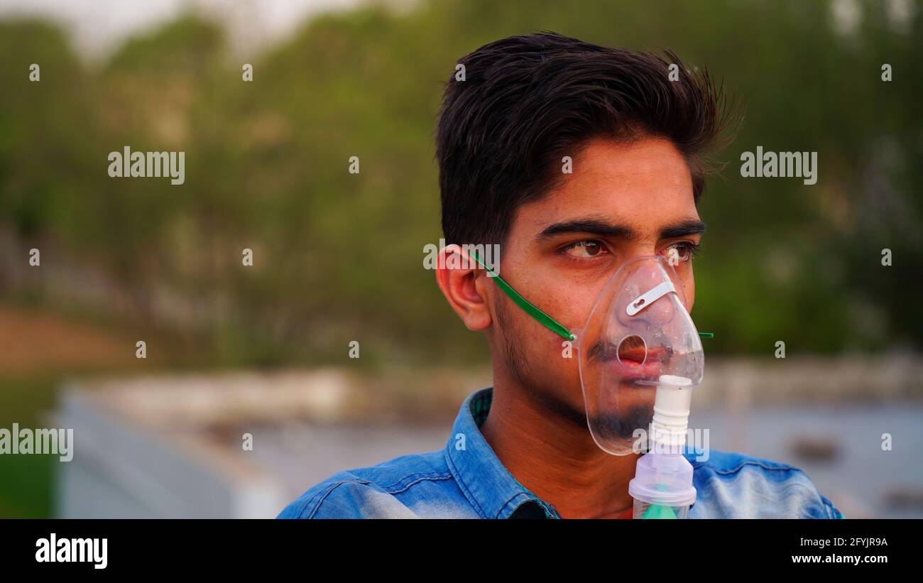 Oxygen concentrator hi-res stock photography and images - Alamy